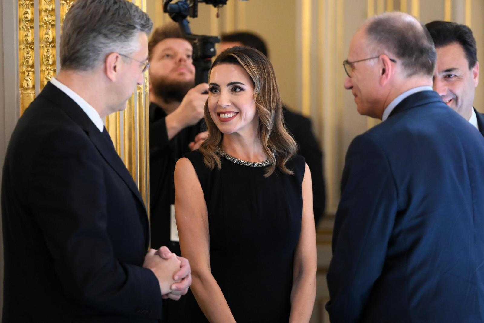 Ana Maslać Plenković zablistala u Parizu, elegantna tišina koja osvaja ...